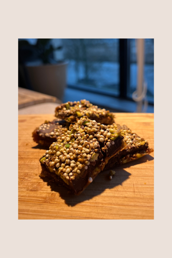 Snelle Snacks Series #1: Vezelrijke Pistache dadel bars